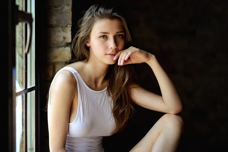 Mila Azul - FamousBiographys